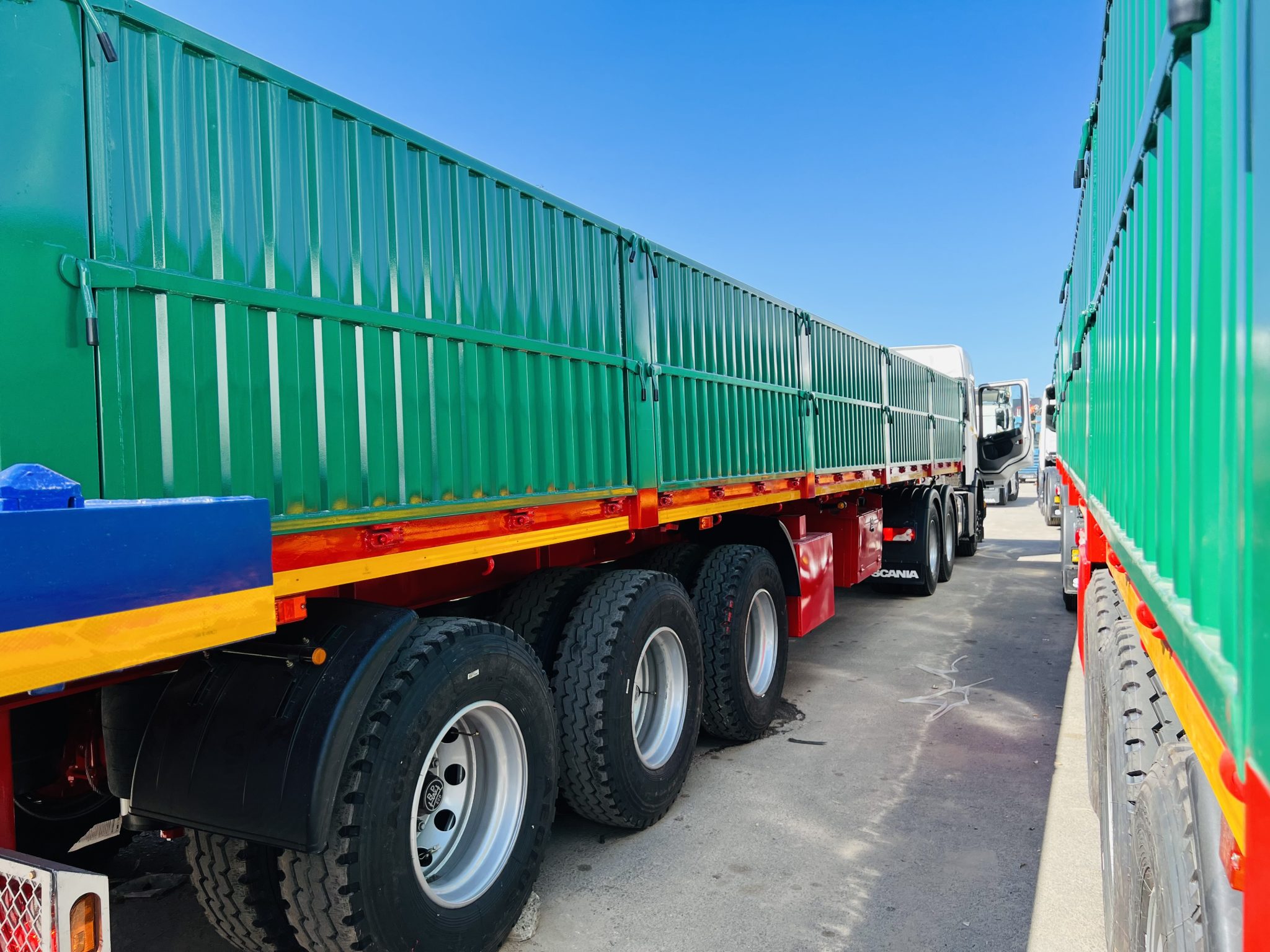 Drop Side Trailers | Superdoll